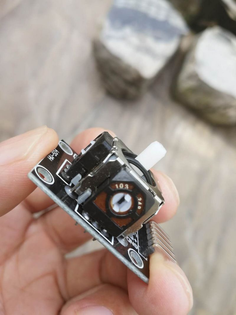 【花雕学编程】arduino动手做(232) Esp32 S3 Cam使用joystick双轴摇杆模块控制led灯 Makelog造物记